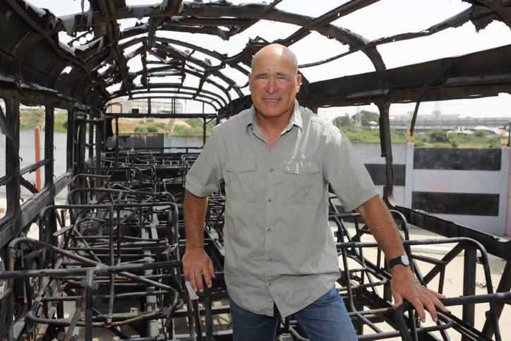 "לירות, לחבק ולכתוב": כיצד תפעל המשטרה של גל הירש?